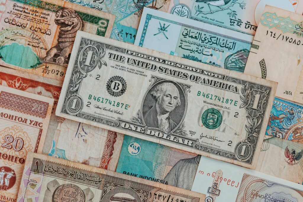 Managing Currency Risk When Doing Business with China - 很棒的握手 - Great ...