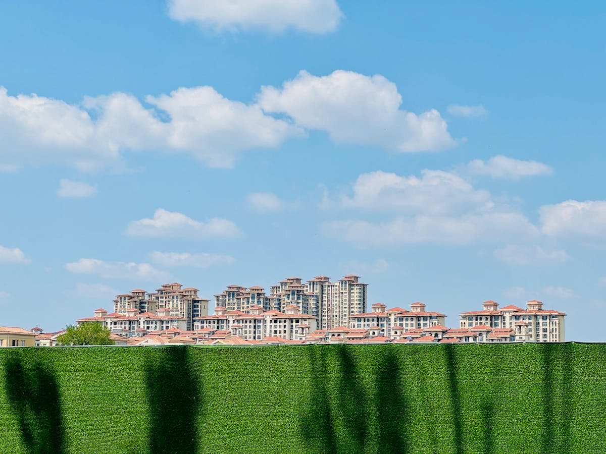 China's Real Estate Market: What Foreign Investors Need to Know - 很棒的握手 ...